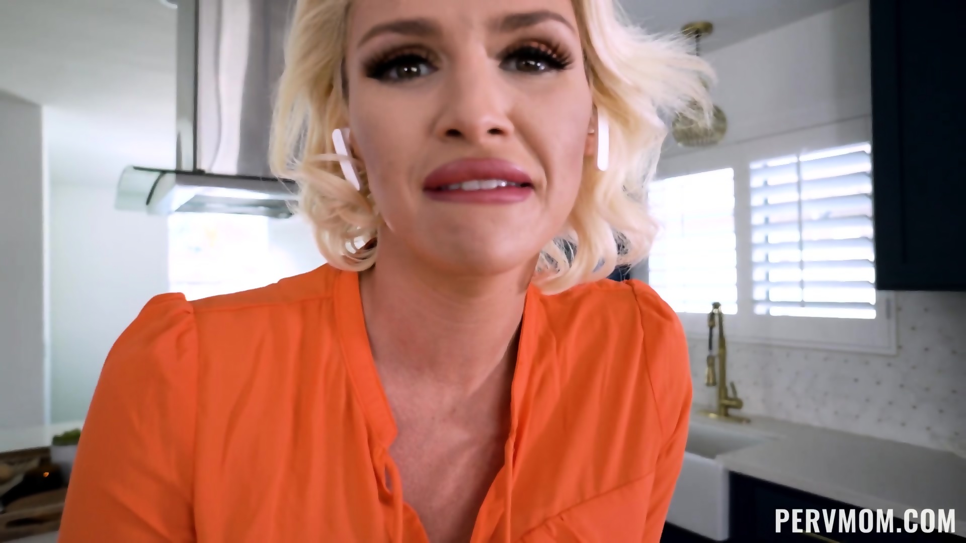 Charli Phoenix Multitasking Milf Eporner 