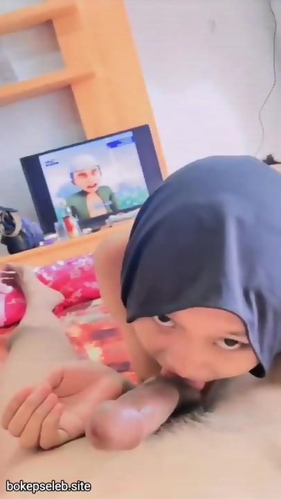 Cewek Hijab Cute Ludahin Toket Mungilnya Si Ukhti Binal Eporner