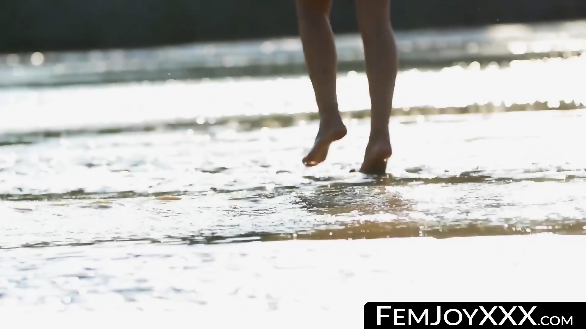 At The Beach A Cunning Lady Strips Off To Tease Lady A Eporner