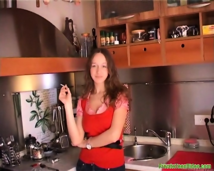Brunette Amateur Shows Her Sexual Skills Eporner