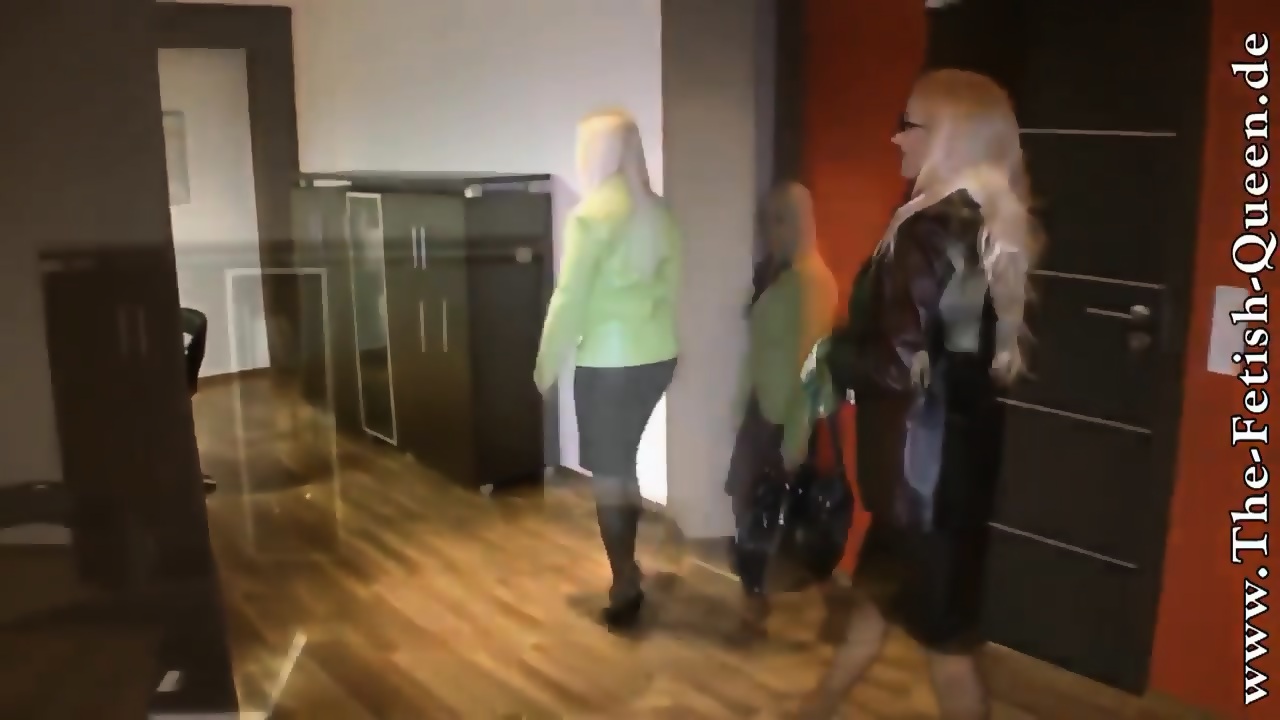 Sexy Girls Teasing In Office - Sexy Ebony - EPORNER