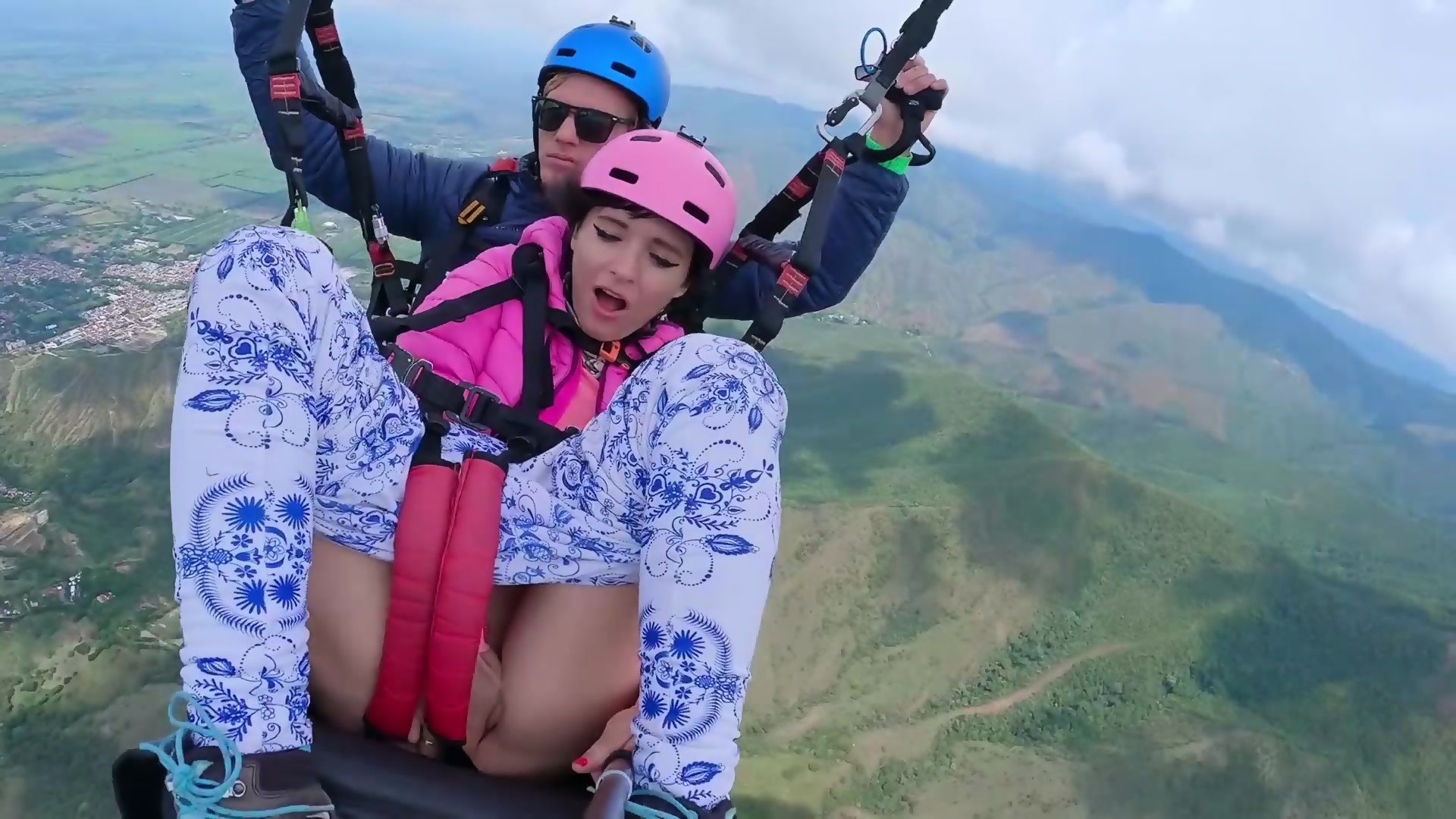 Squirting While Paragliding In 2200 M Above The Sea 7000 Feet Eporner