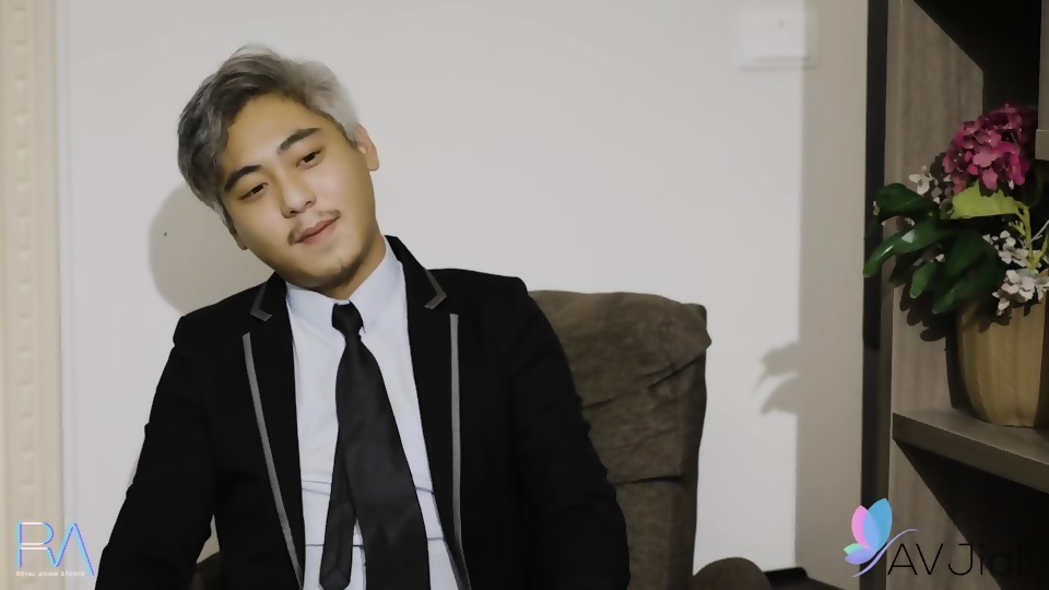 Han Yan Loses Her Virginity With A Tattooed Friend - EPORNER