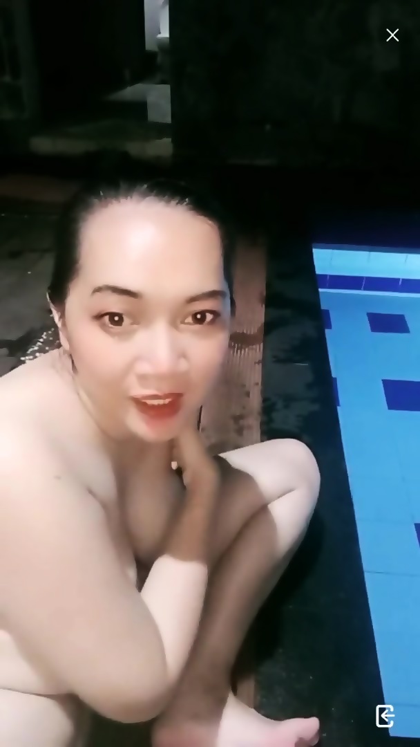 Queenmilky Staycation Renang Sambil Ng3ntuin Penjaga Vila Eporner