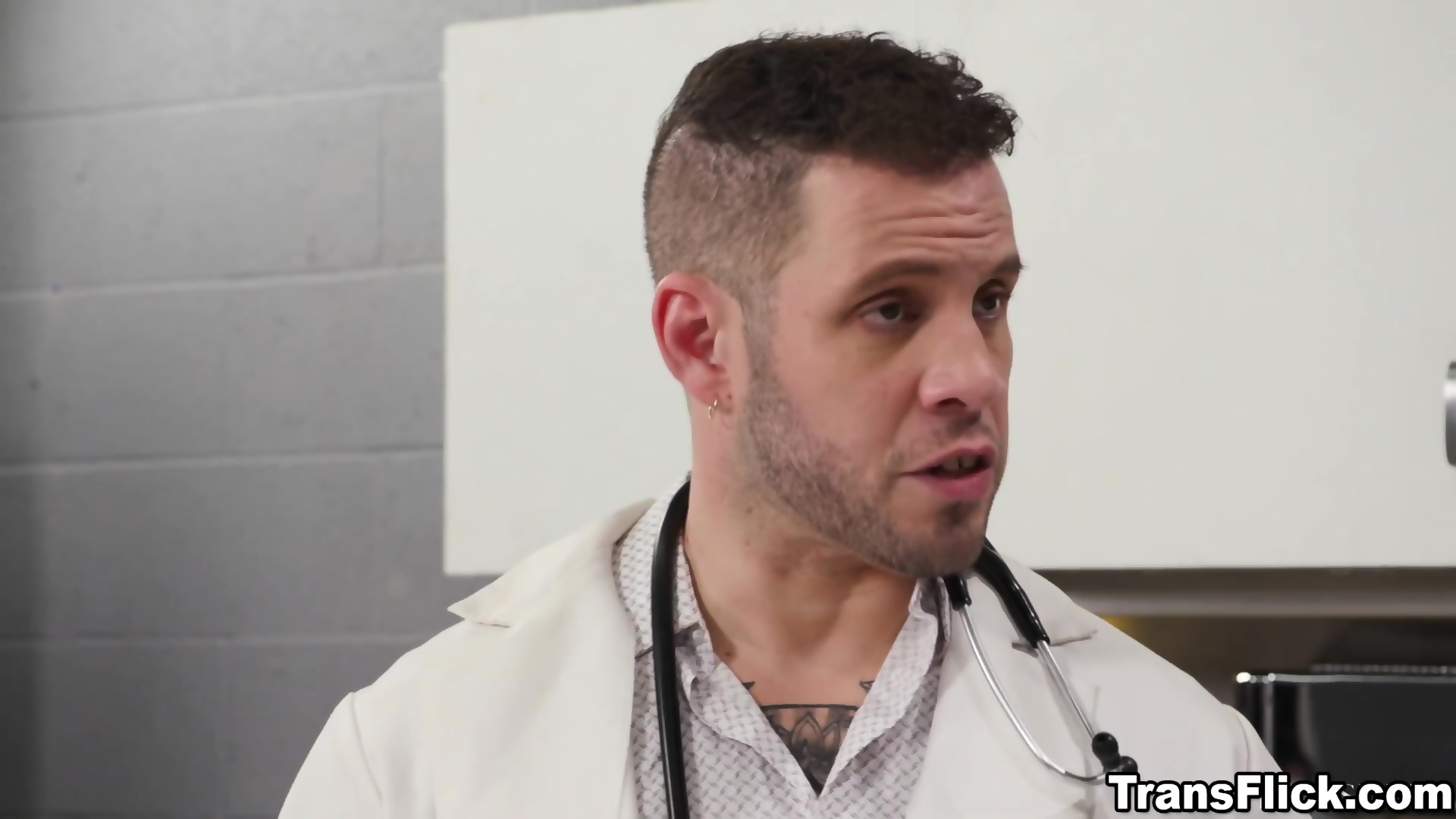 Wolf Hudson Flirting With His Trans Patient Kalli Grace And Fucks Her Eporner