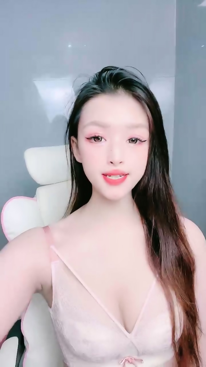 红唇白嫩小姐姐！被炮友各种操！埋头吸吮吃屌，大白美臀骑乘位 Eporner