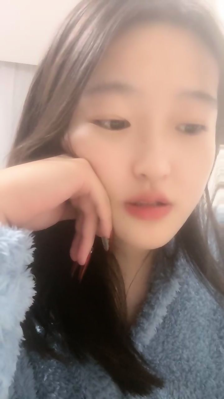 文静甜美大奶妹妹!笑起来很甜!收费房给大家秀一波,肉肉身材揉捏柰子,张开双腿震动棒抽插 Eporner