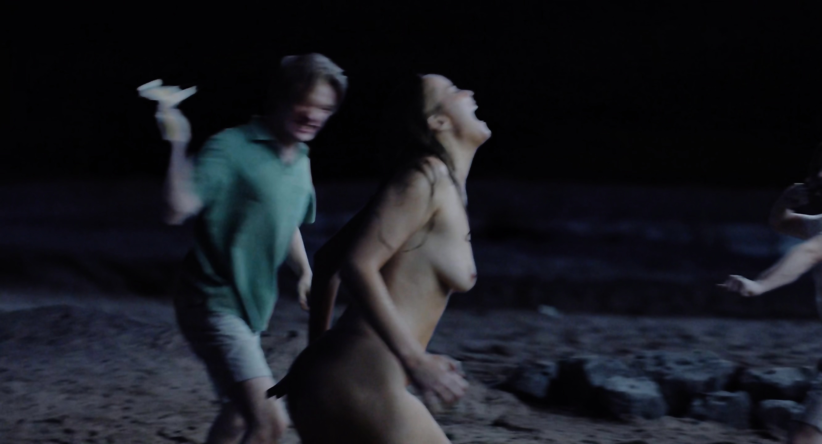 Superstar Hottie Goes Full Frontal During A Beach Brawl - EPORNER