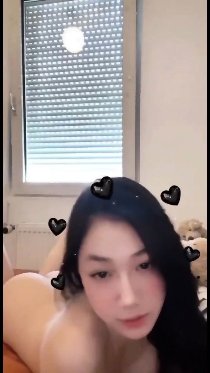 Vietnamese Tran Ha Linh Show Her Pussy For Daddy Eporner