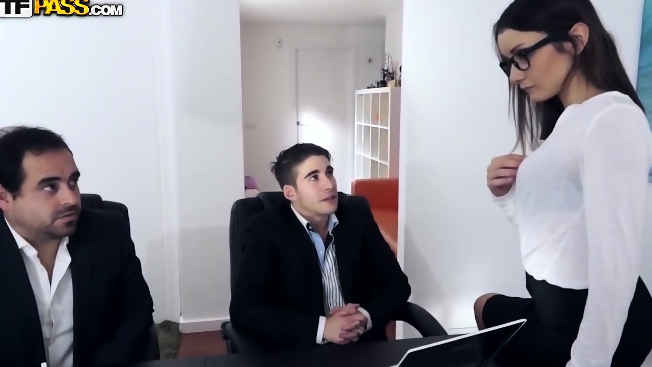 Valentina Bianco Pablo And Xavi Wild Dp Sex In The Office Free Full Length Eporner