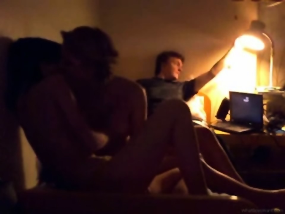 College Dorm Threesome - EPORNER