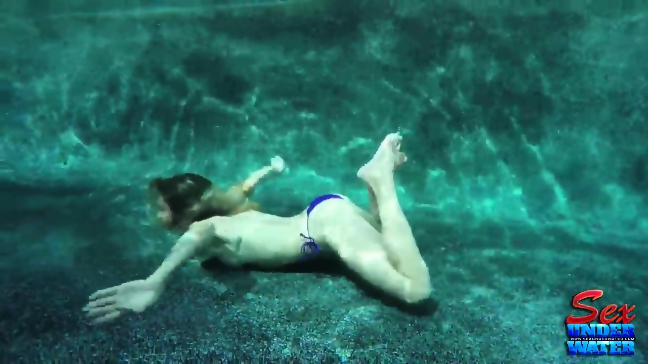 Hot Girl Underwater Model Training Roxy Eporner 