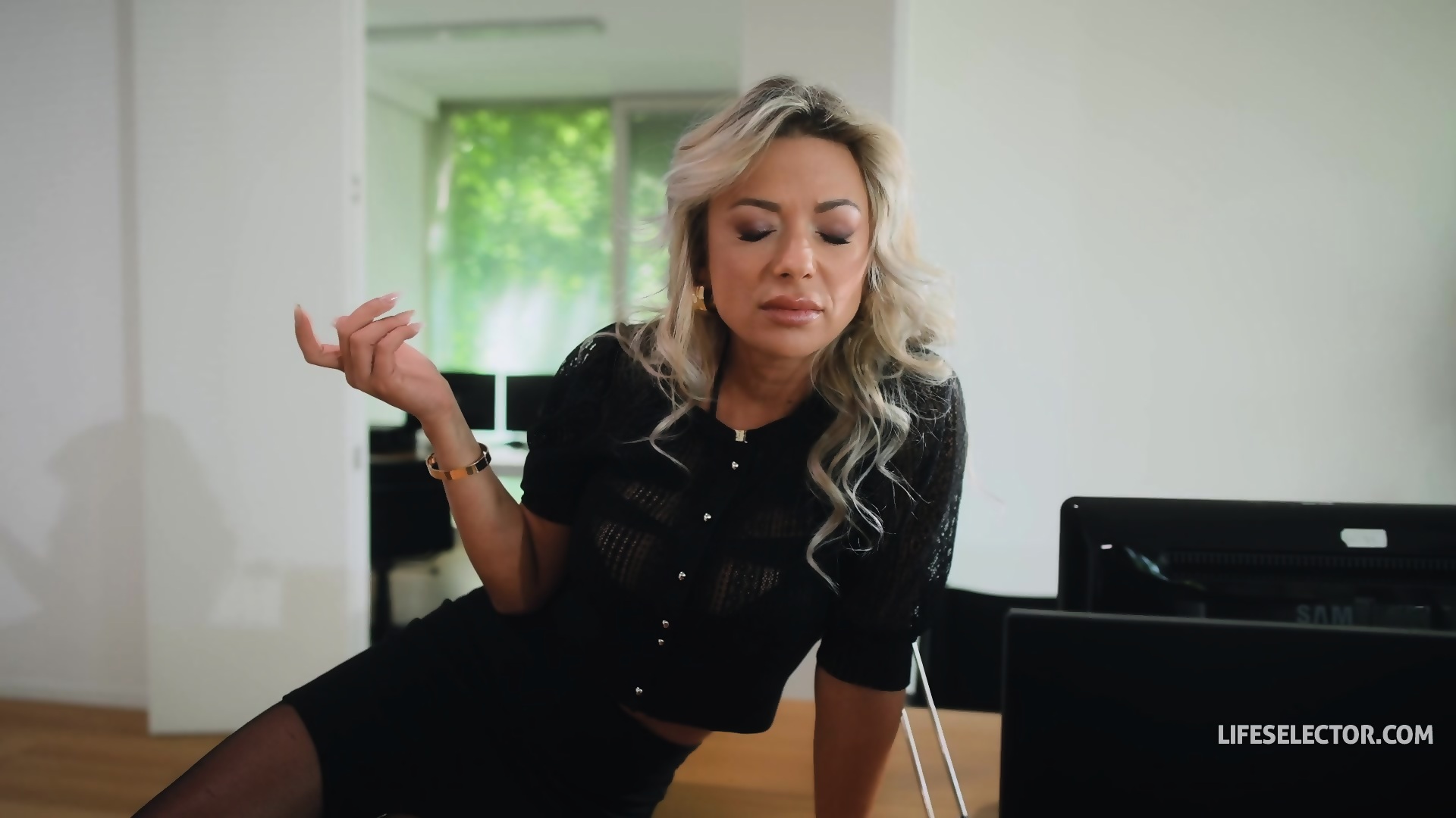 Shalina Divine - Indecent Executives - Shalina Devine - EPORNER