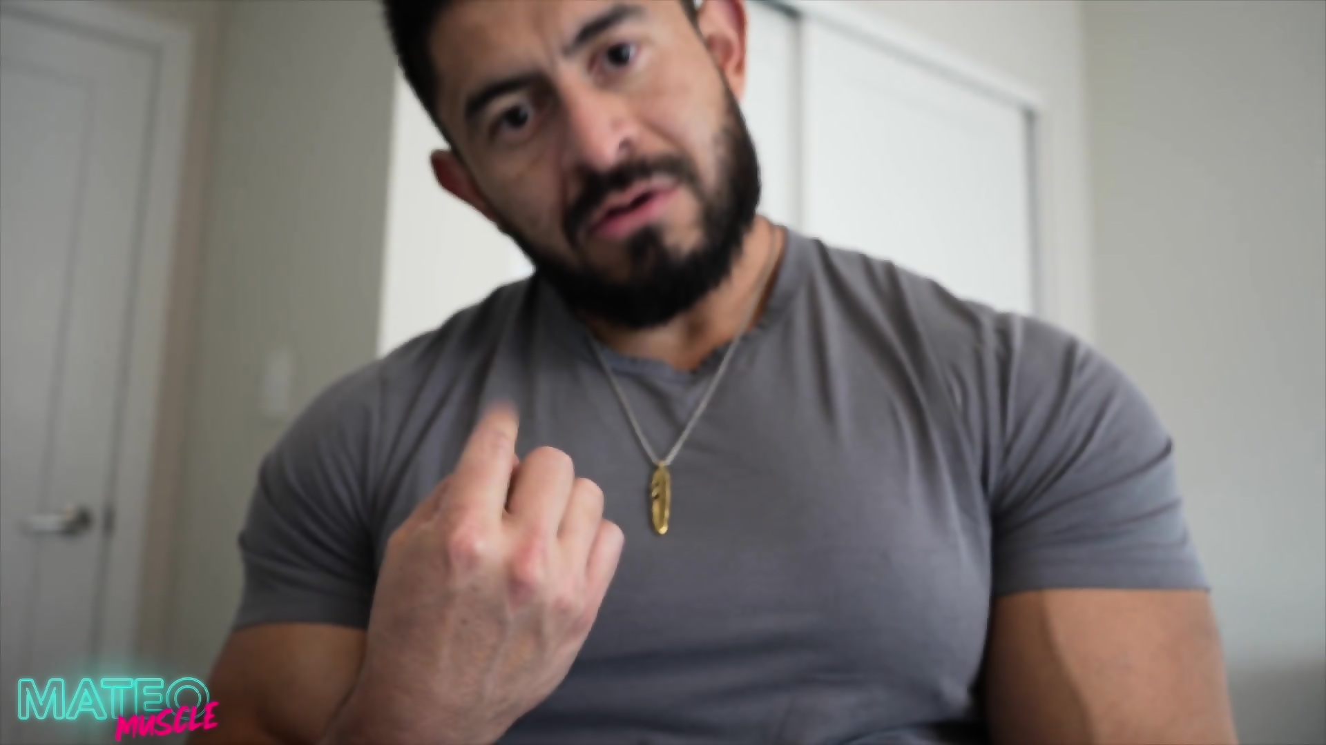 Muscle Hunk Chest Flex In Tight Shirt Xhbygff Eporner