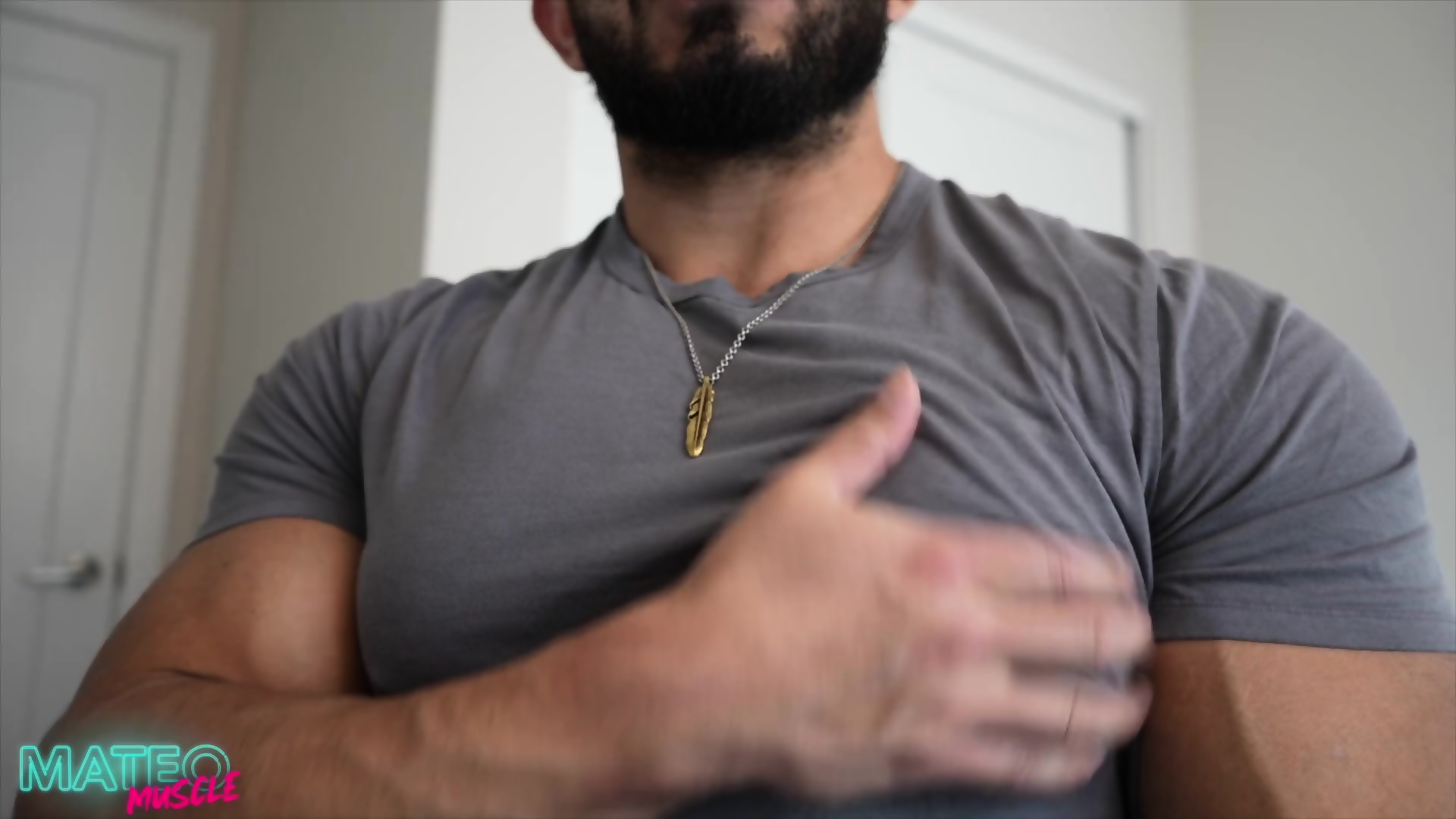 Muscle Hunk Chest Flex In Tight Shirt Xhbygff Eporner