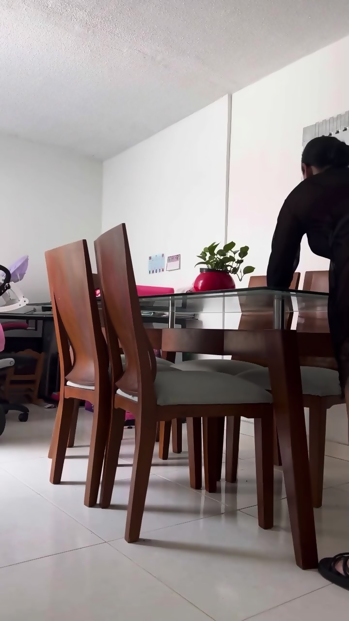 Цөлийн дундах горилла ус гуйж бар түүнд кокс өгдөг 4 Eporner