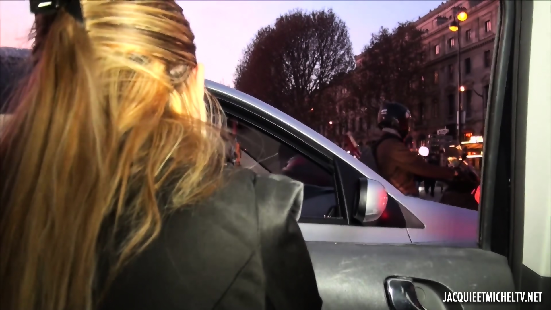 Keyra 27 Visita París Y Se Encuentra En Un Trío Impulsivo Mp4 Eporner