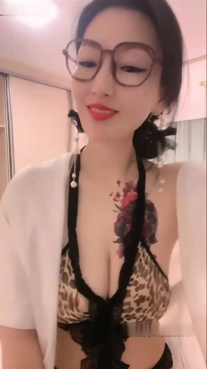 【很多人求极品御姐风骚阿姨】操死妈妈的小骚逼,全程骚话 Eporner
