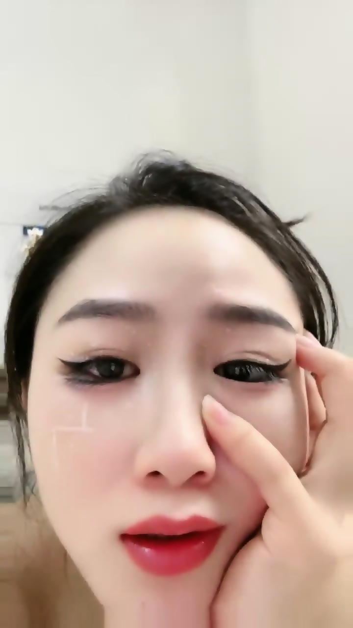 【小爱】超级巨乳女神极品美乳道具狂插白浆直流尿尿3 Eporner 