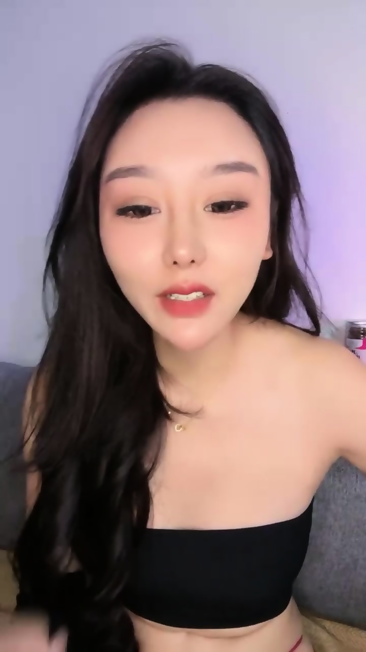 【私人尤物】极品御姐!高颜值美乳御姐口爆大秀 3 Eporner