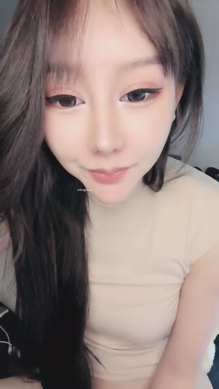 【私人尤物】九头身dj女神 抖奶骚舞掰穴自慰害我狂撸 1 Eporner