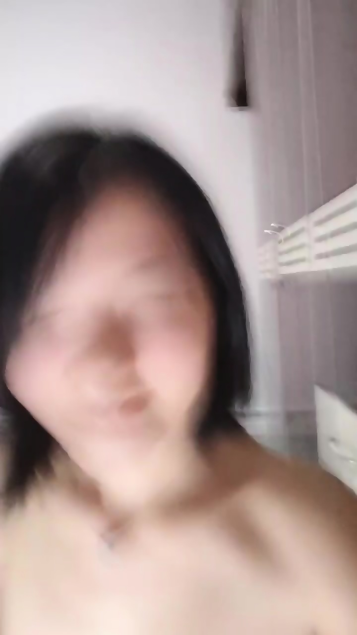 【罗亦可】刚成年学生妹超级反差童颜巨乳道具自慰喷尿5 Eporner