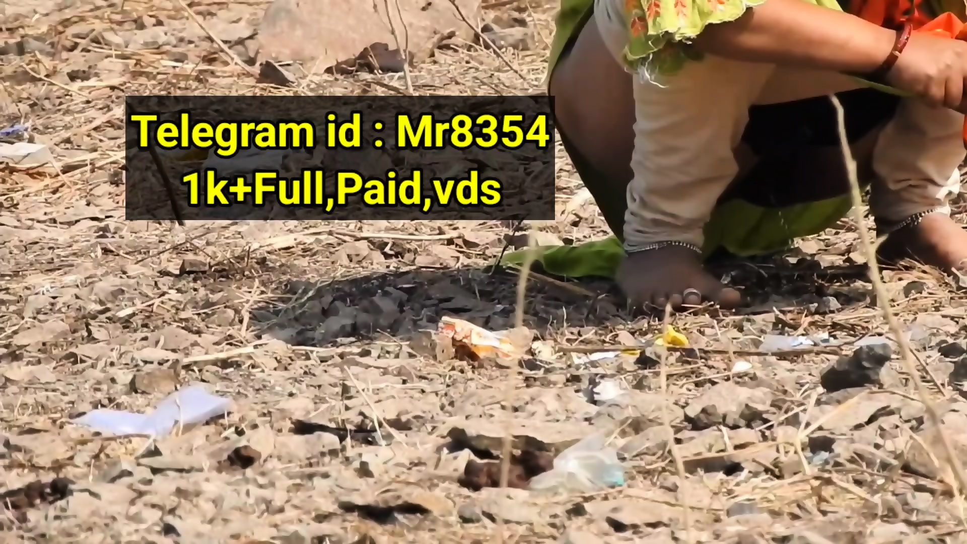 Indian Desi Very Sexy Lady Pissing In Open Place - EPORNER