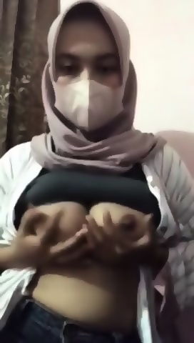 Zila Hijab Playing With His Tits (Maaa) - EPORNER