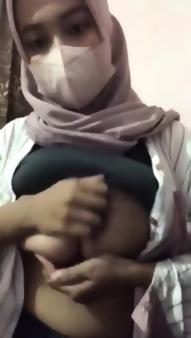 Zila Hijab Playing With His Tits (Maaa) - EPORNER