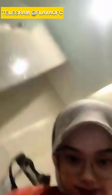 Hijab Girl Playing With Her Tits In Public Toilet - EPORNER