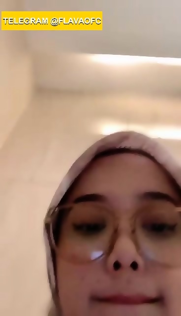 Hijab Girl Playing With Her Tits In Public Toilet - EPORNER