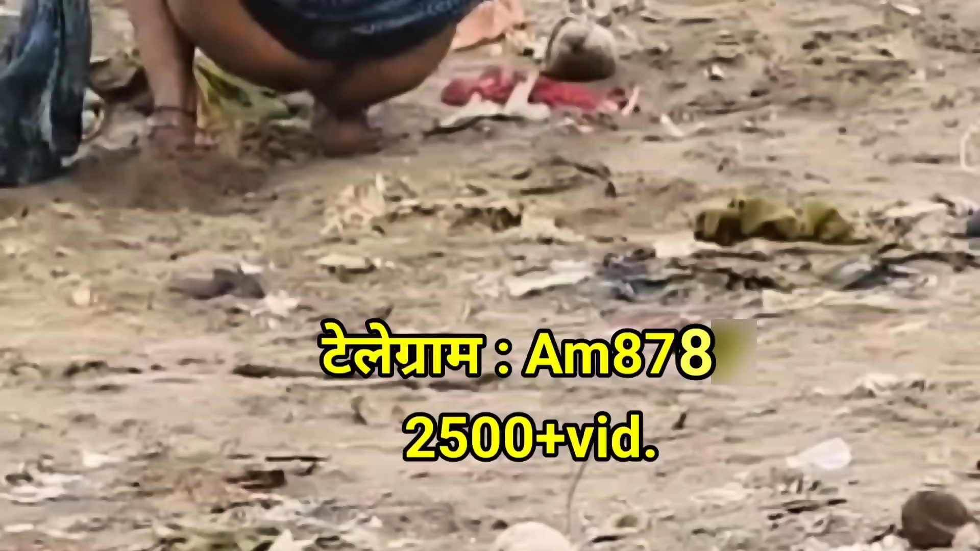 Indian Desi Very Beautiful Lady Pissing In Public Place - EPORNER