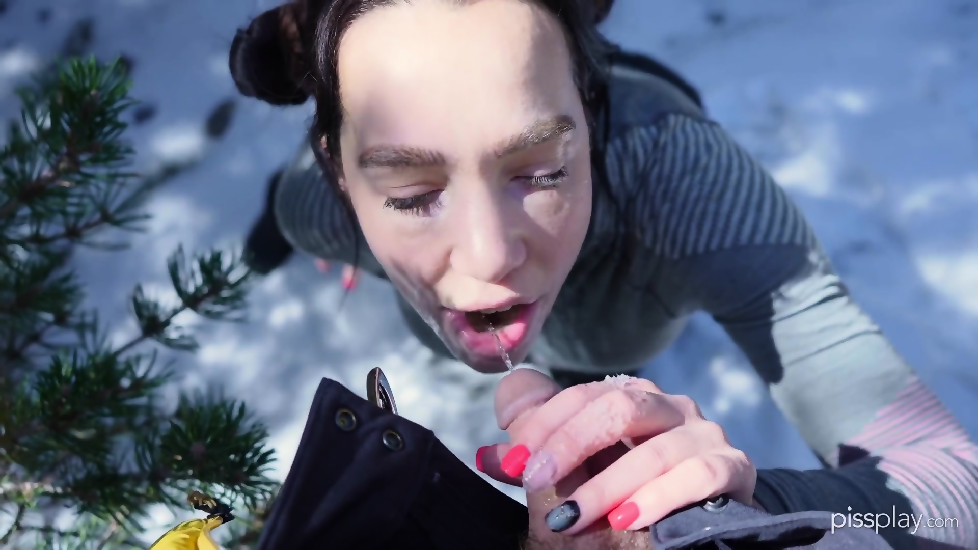 Pee In The Snow Eporner