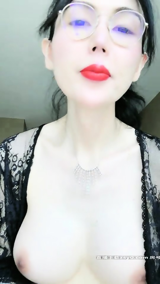 全网最骚女主播我只认【水big悦】!!! 把鸡巴掏出来准备好宝贝!”骚浪眼镜女教师滑落口水在大奶上 Eporner