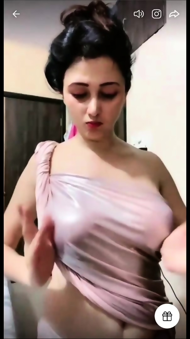 Revealing Outfit - EPORNER