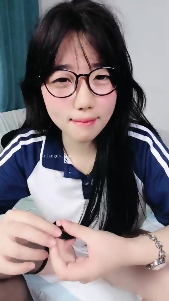 【少萝小甜】可爱眼镜妹颜值高身材好!自慰表情享受! 5 Eporner