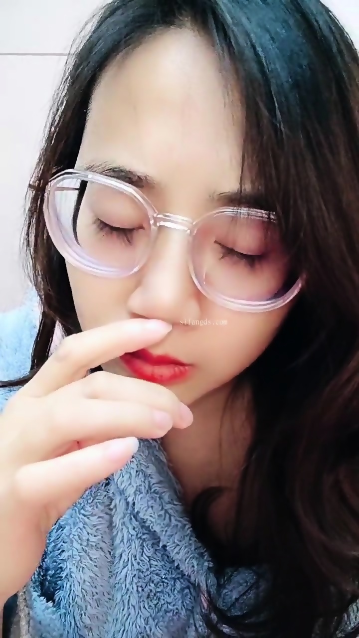 【小狐狸】太骚了兄弟们极欲眼镜妹捆绑自慰潮喷狂撸4 Eporner