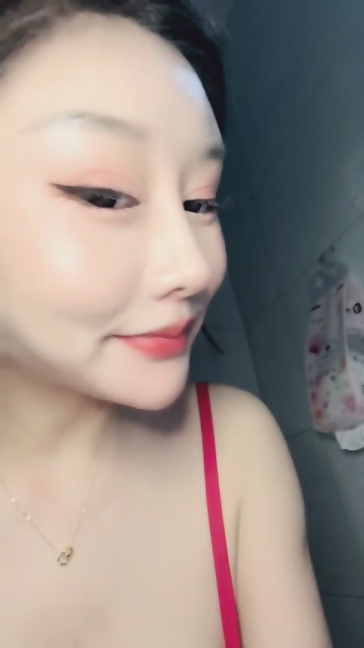 【奶白大兔子】夜店dj女神 性感尤物挑逗裸舞道具自慰 3 Eporner