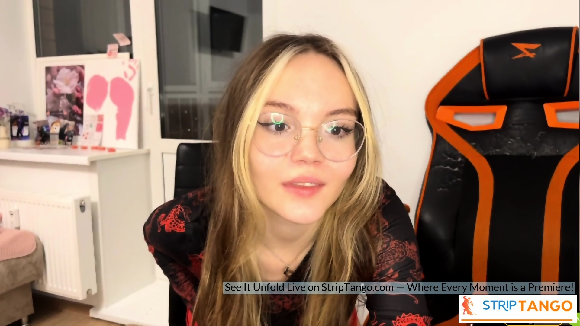 Connect With Her Instantly You Can Chat With Her Live With Just One Click On Your Screen Free