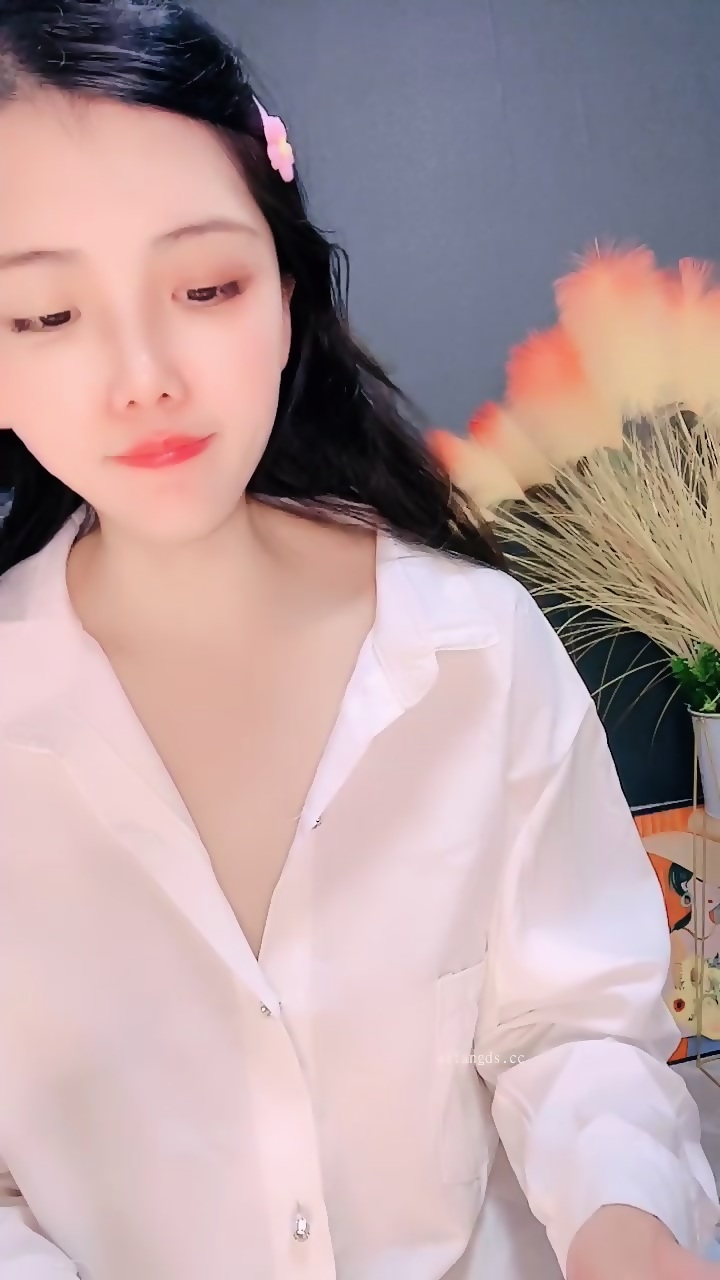 【只杏】绿播女神下海!颜值超高双道具自慰流白浆!1 Eporner