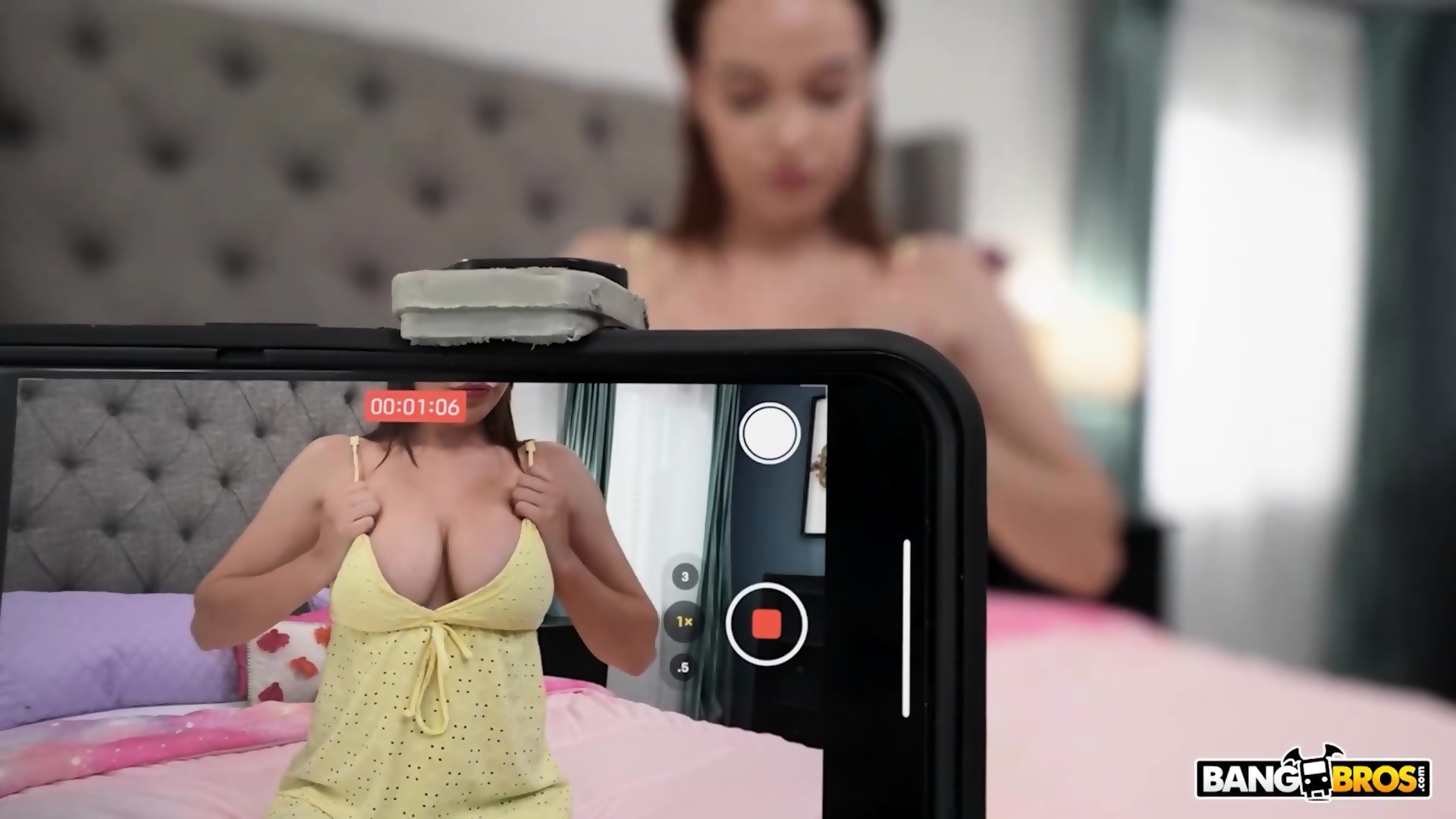 Bangbros - Rissa May Muestra Sus Tetas Naturales Perfectas Y Luego Invita Al Chico De La Piscina ...