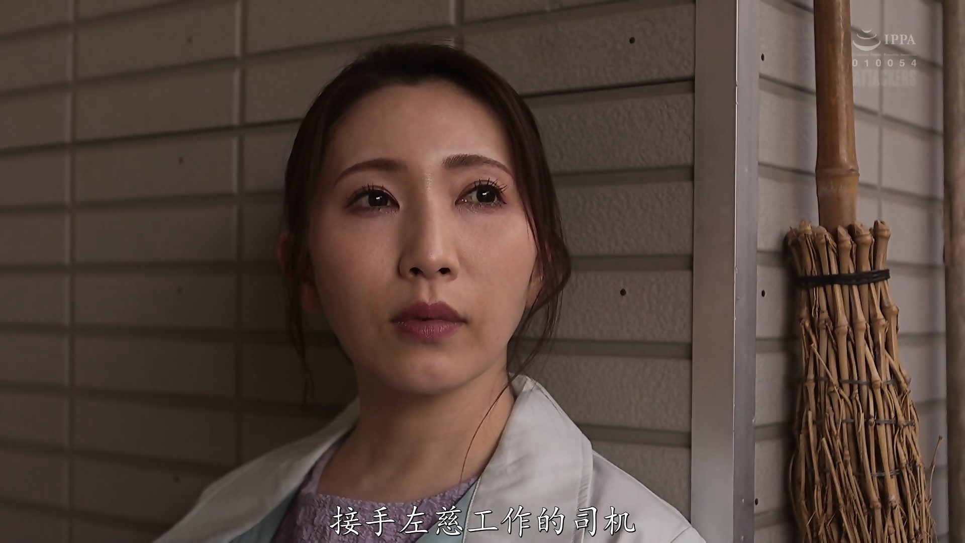 妃光莉 中文字幕 欲求不满的气质少妇出轨卡车司机，车厢里激烈偷情 Eporner
