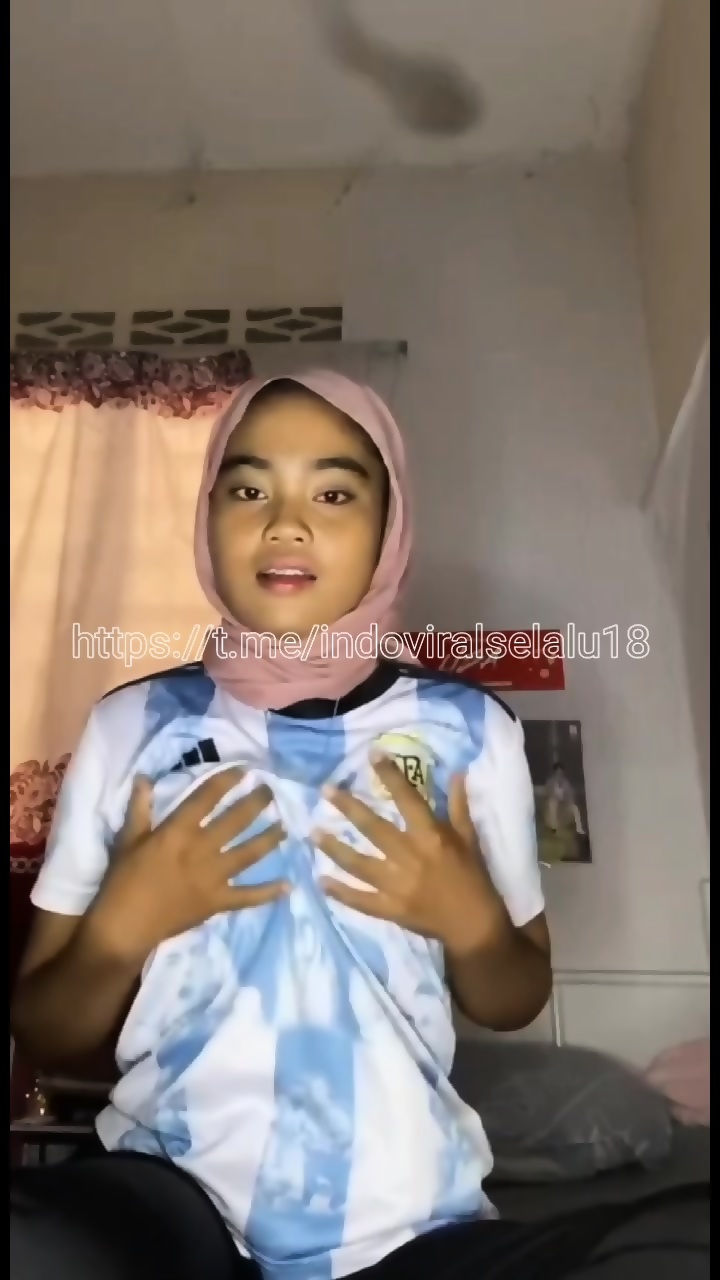 Bokep Mahasiswi Fans Argentina Hijab Pamer Onderdil - EPORNER