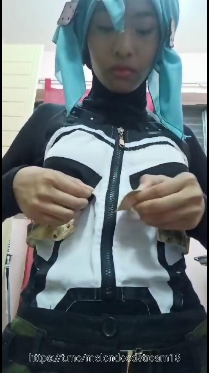 Bokep Indonesia Cosplayer Sarah Pamer Onderdil Sambil Cosplay - EPORNER