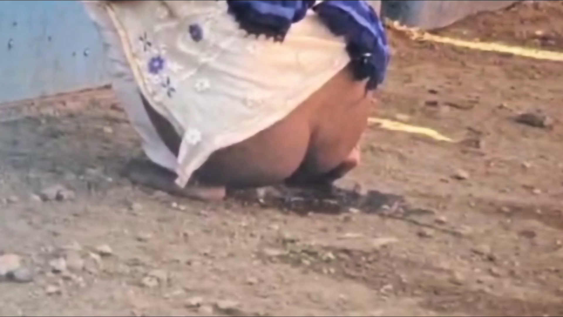 Very Sexy Indian Desi Lady Peeing In Open Place - EPORNER