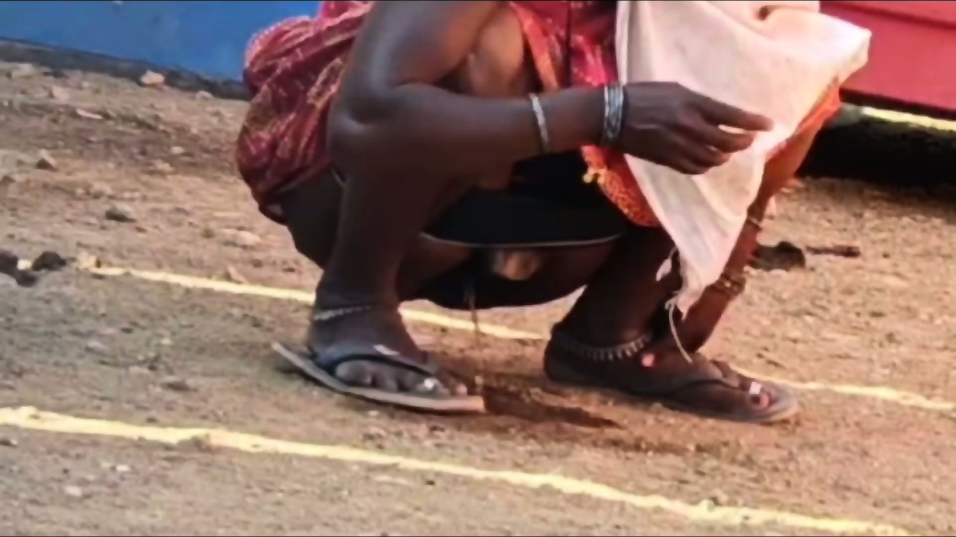 Desi Indian Outdoor Pissing - EPORNER