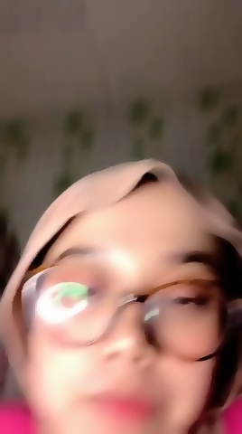 Hijab Girl Playing With Her Tits - EPORNER