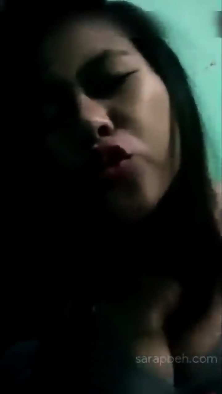 Pamer Toket Gede,Dengan Pacar - EPORNER