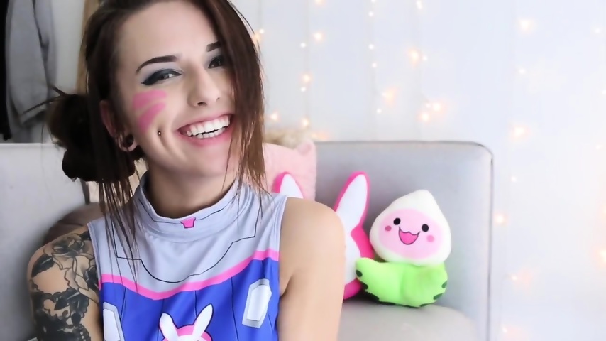 Dva Cosplay Show By Stunning Amateur Babe Eporner