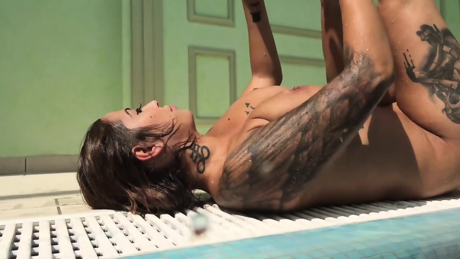 Heidi Van Horny With Huge Tits Underwater Eporner
